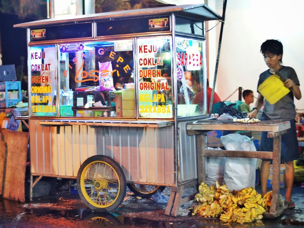 Pisang Epe, Jajanan Khas Makassar yang Menggoyang Lidah - BeMaKS Pisang Epe, Jajanan Khas Makassar yang Menggoyang Lidah - BeMaKS